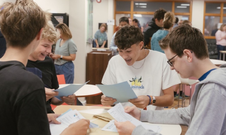 Balcarras School - RECORD BREAKING GCSE RESULTS FOR BALCARRAS!
